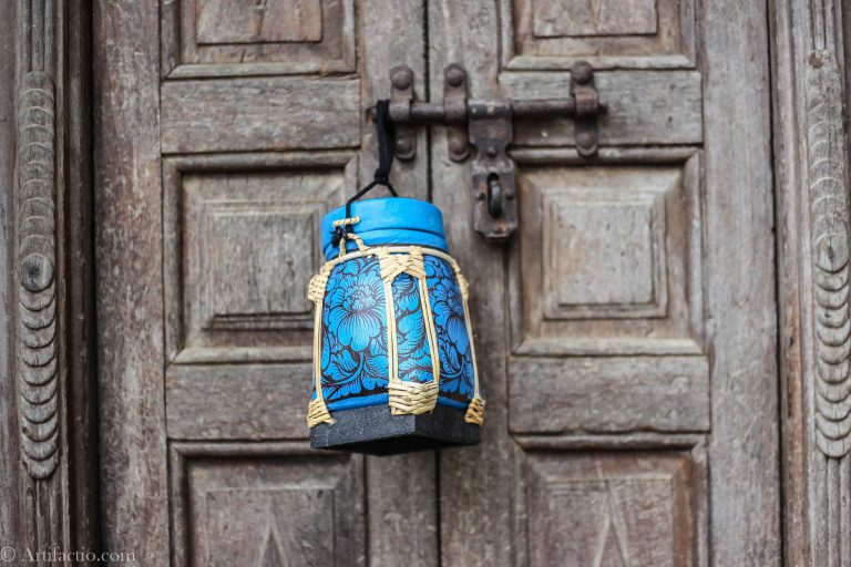 Small beautiful hand-made rice box with blue floral design • Artifactio