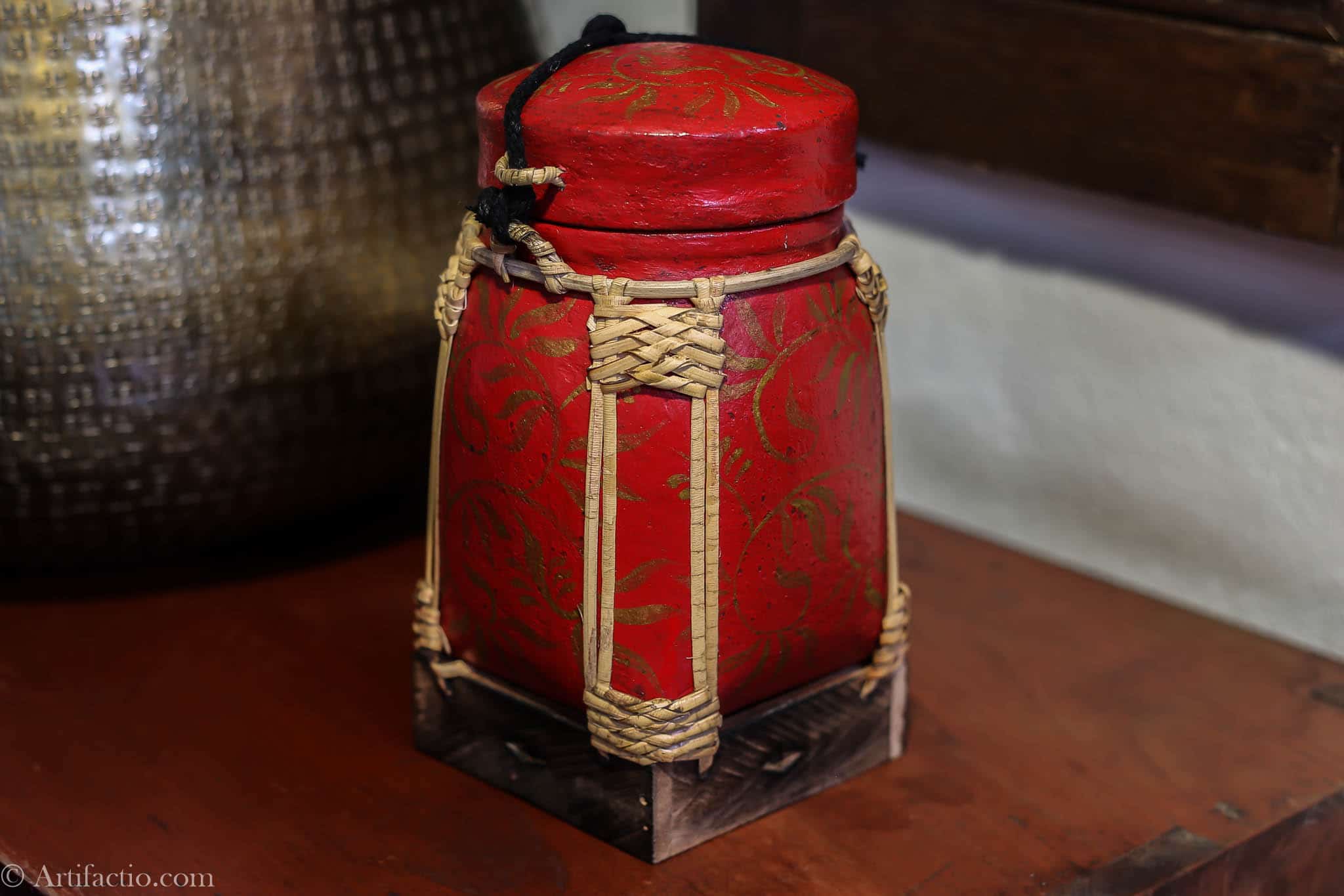 Red & gold hand-painted Thai rice with floral design • Artifactio